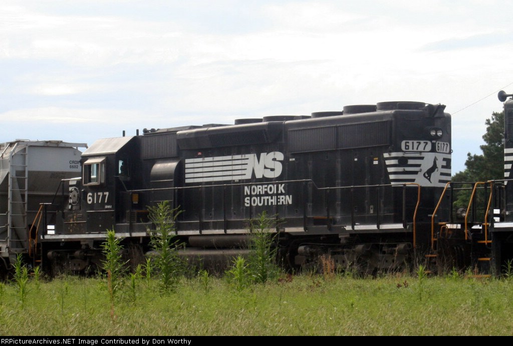 NS 6177 was 2nd unit switching in Gordon, Ga. on 4-30-06